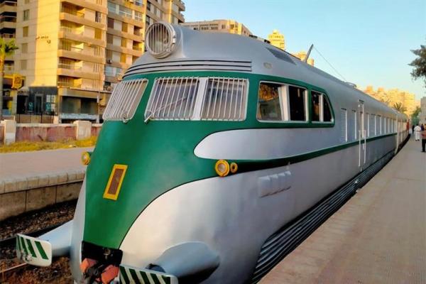 Renovierter 70 Jahre alter Royal Train kommt in Alexandria an | Mein ...